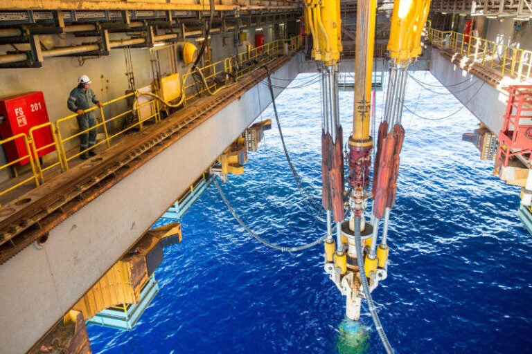 Who are the global leaders in oil and gas extraction tech?