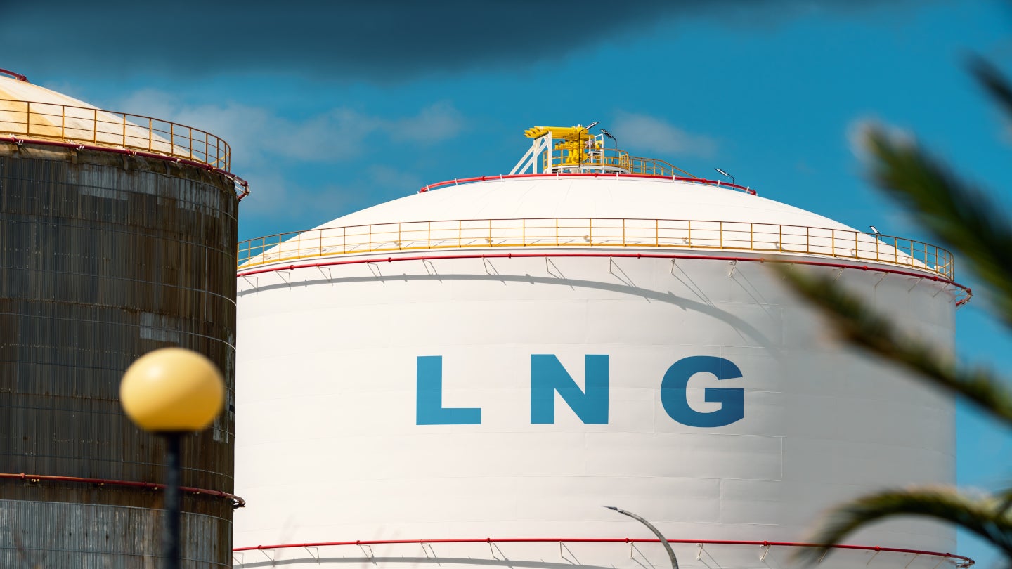 YPF and Shell sign agreement to develop Argentina LNG project