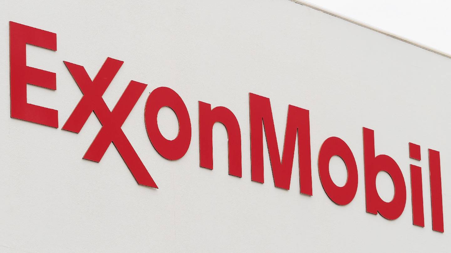 Exxon Mobil to axe 2,000 jobs worldwide