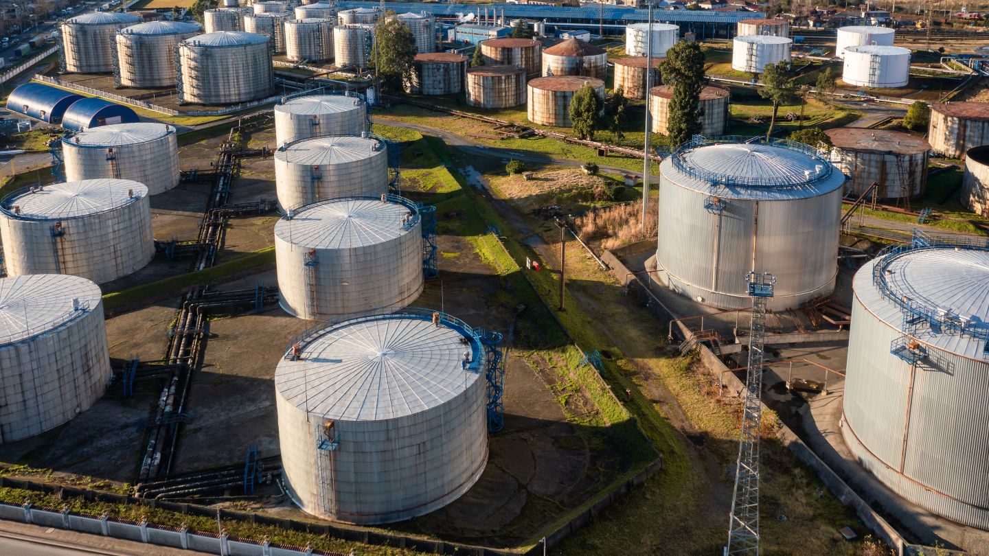 Venezuela reduce oil production US export embargo pressures
